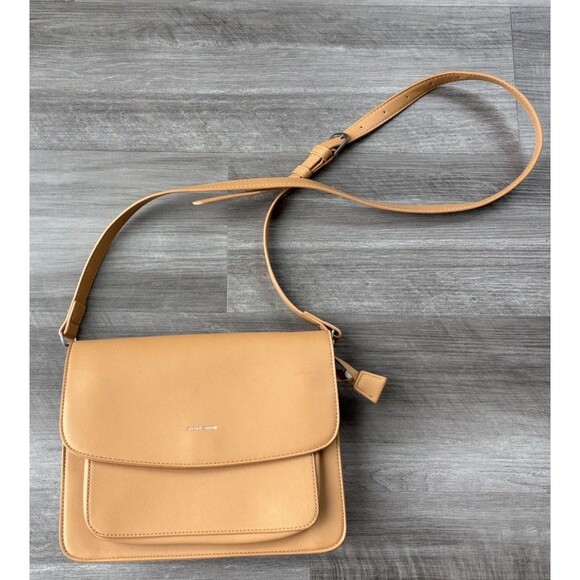 Pixie Mood | Bags | Pixie Mood Zoe Crossbody Bag Tan Purse Classic ...